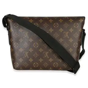 LOUIS VUITTON Monogram Macassar Canvas Magnetic Messenger