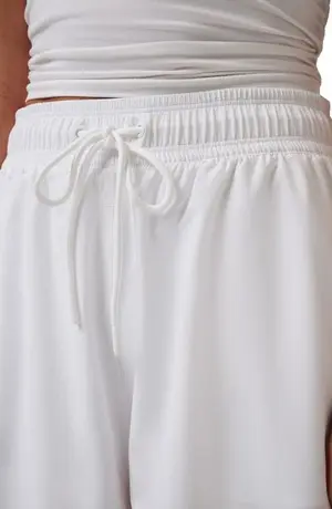 Travis Mathew Breezeblend Challenger Shorts - White