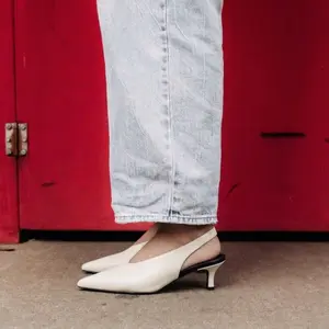 AMIE RAFA Alix Slingback Pumps - Bone