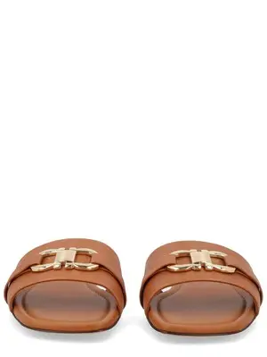 FERRAGAMO Slide Gancini - Buff
