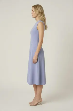 MODENAIRE Structured Seaming Flared Sleeveless Midi Dress