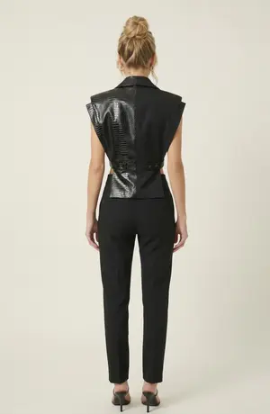 MODENAIRE Mixed Texture Sleeveless Blazer Top