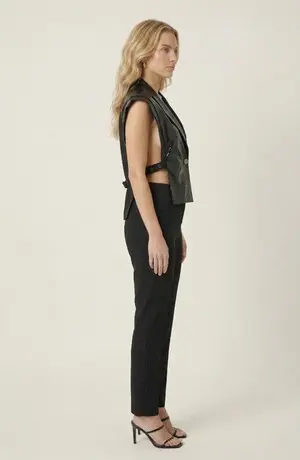 MODENAIRE Mixed Texture Sleeveless Blazer Top