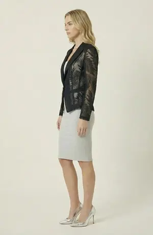 MODENAIRE Tailored Blazer With Lace Sleeves