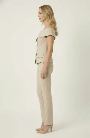 MODENAIRE Off-shoulder Button-front Top