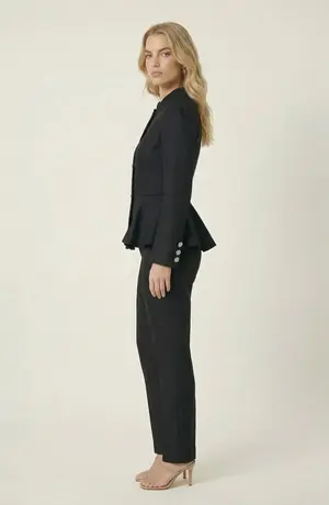 MODENAIRE Textured Peplum Blazer