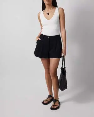 WAKAKUU Tailored Pleated Shorts - Black
