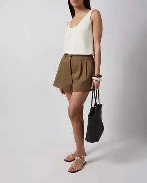 WAKAKUU Tailored Shorts With Pleats - Khaki