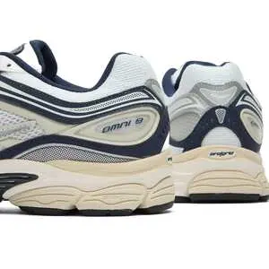 Saucony Progrid Omni 9 Sneaker - White/navy
