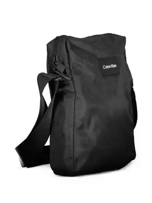 Calvin Klein Logo-patch Messenger Bag - Black