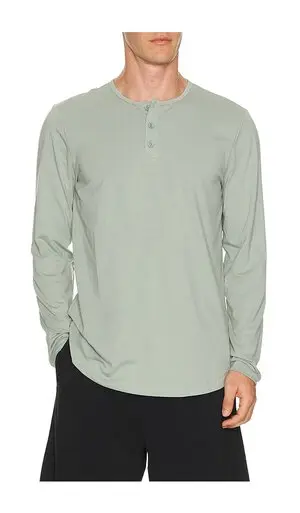 CUTS Curve Hem Long Sleeve Henley