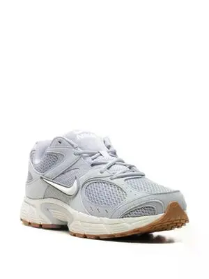 Nike V5 Rnr Low-top Sneakers - Grey