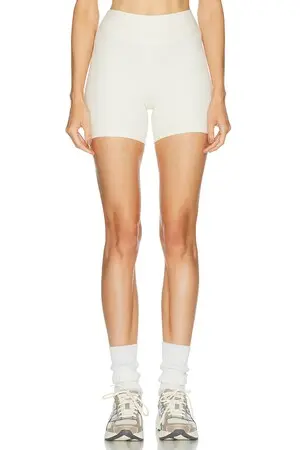 437 The Essentials Short - Cream