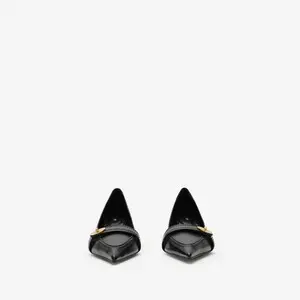 Burberry Leather Cotswolds Low Pumps