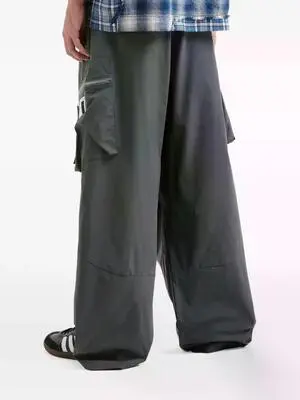 FIVE CM Cargo-pocket Trousers