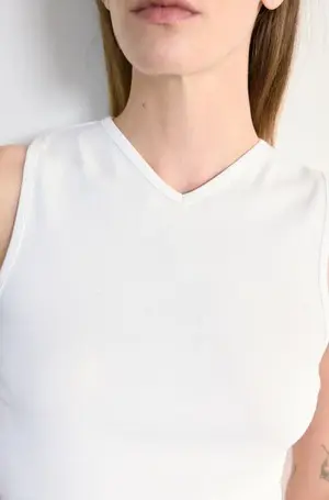 Almina Concept High V-neck Tank - White
