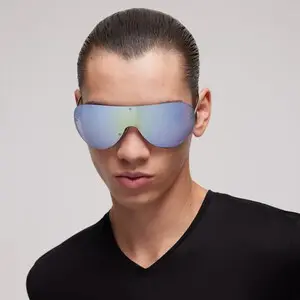 Gucci Mask Frame Sunglasses With Logo - Silver