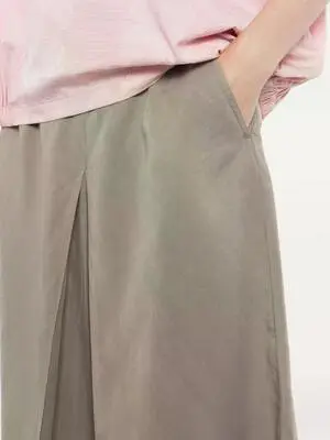 AGNES B. Pleated Shorts