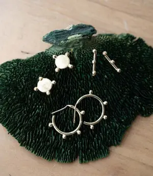 MATR BOOMIE Pari Dot Hoop Earring Set