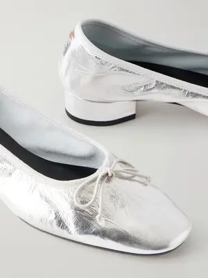 AeydĒ Onda Bow-detailed Crinkled Metallic Leather Pumps - Silver