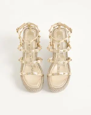 Valentino Garavani Rockstud Laminated Nappa Wedge Sandal 95 Mm - Platinum