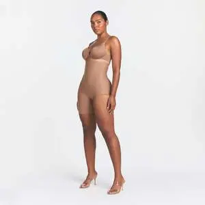 SKIMS Left Leg Solution Short - Sienna