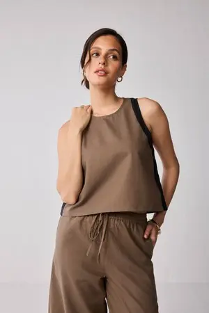 REISTOR Sleeveless Colorblock Top