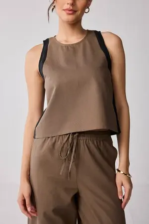 REISTOR Sleeveless Colorblock Top