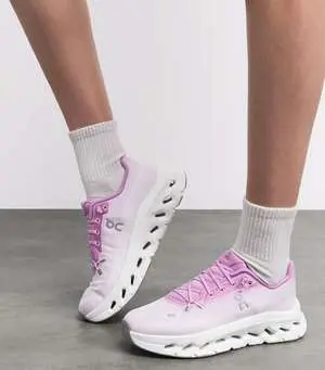 On Cloudtilt Athletic Trainers - Pink