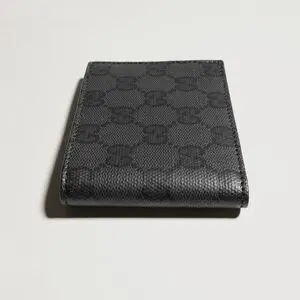 Gucci Essence Classic Bi-fold Wallet Original Gg Fabric - Black