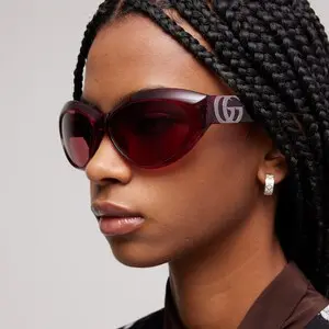 Gucci Cat Eye Frame Sunglasses - Red