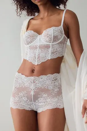 SKARLETT BLUE Captivate Lace Boyshort Undies - White