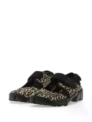 Nike Rift Leopard-print Split Toe Sneakers - Neutrals