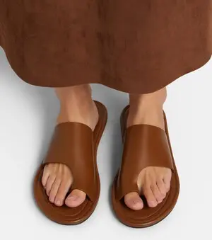 THE ROW Malick Thong Leather Sandals - Brown