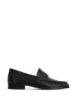 12 Storeez Flats For Women