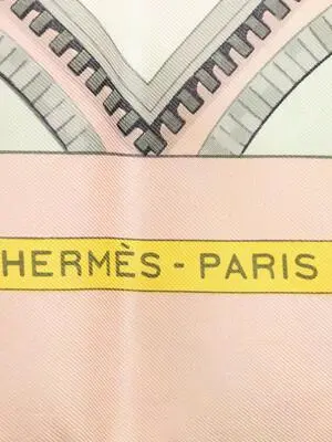 Hermès 20th Century Bordeaux Porte Oceane Silk Scarf 90 Scarves - Pink