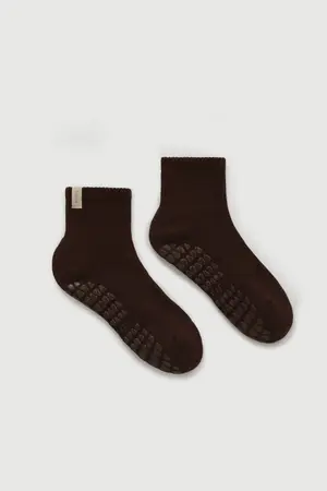 FRAISE Quarter Crew Grip Socks - Espresso