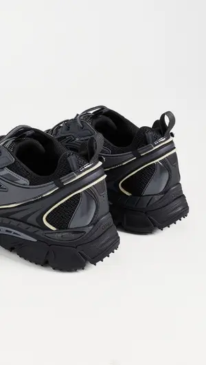 Off-White Be Right Back" Lace-up Sneakers - Black