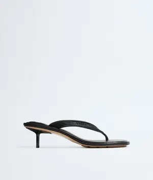 Bottega Veneta Sampieri Thong - Black