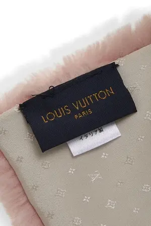LOUIS VUITTON Fur Muffler