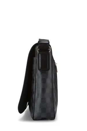 LOUIS VUITTON Damier Graphite District Messenger