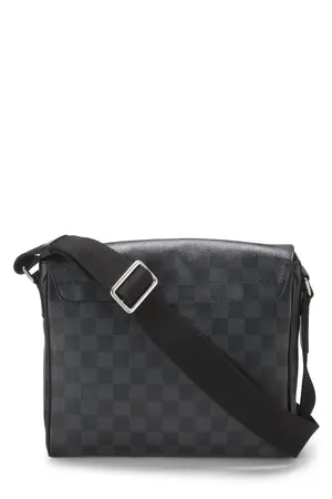 LOUIS VUITTON Damier Graphite District Nm