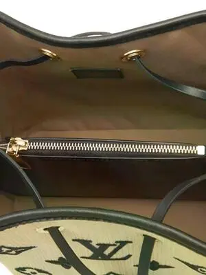 LOUIS VUITTON Monogram The Pool Neonoe Mm Bucket Bag