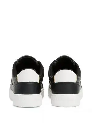 Tommy Hilfiger Logo-plaque Sneakers - Black