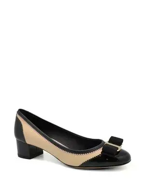 FERRAGAMO Bowtie Leather Pumps - Neutrals