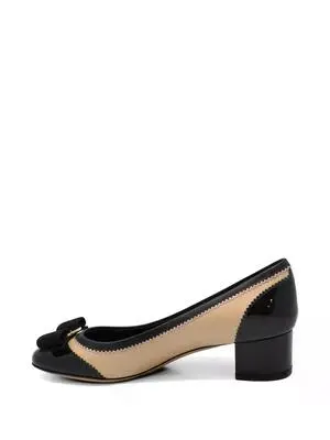 FERRAGAMO Bowtie Leather Pumps - Neutrals