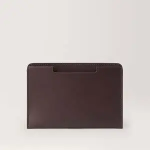 CARL FRIEDRIK Easton Passport Sleeve Chocolate