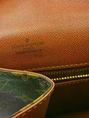 LOUIS VUITTON 1997 Monogram Dame Gm Clutch