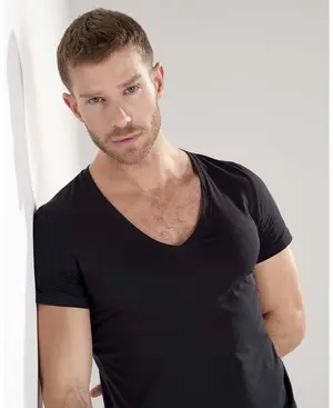 HOM Supreme Cotton V-neck T-shirt - Black