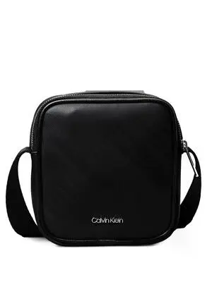 Calvin Klein Logo-plaque Shoulder Bag - Black